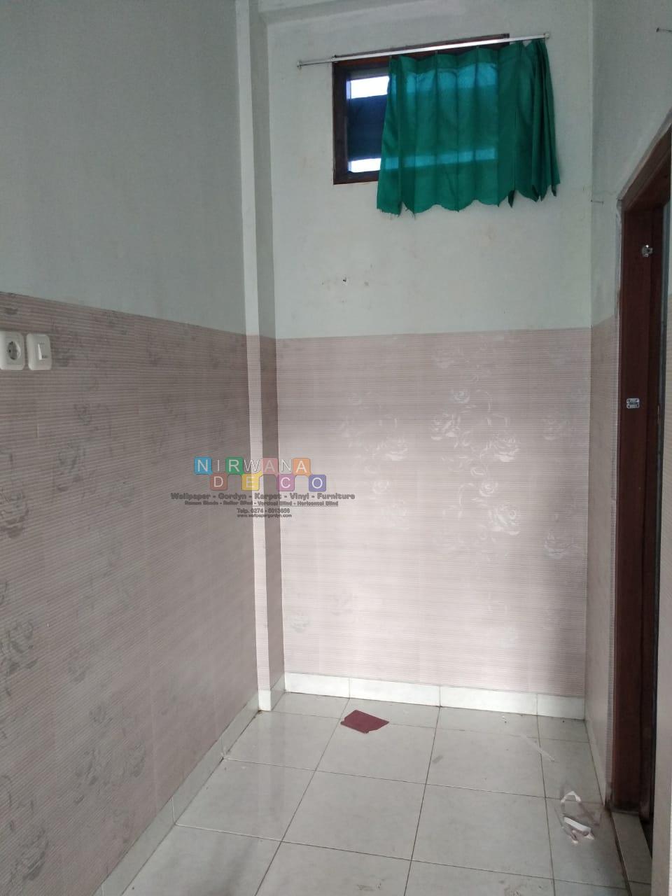 Pemasangan Wallpaper Sticker Di Jalan Gedong Kuning, Rejowinangun ...