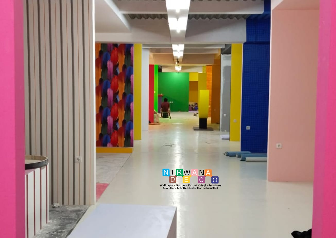 Pemasangan Vinyl Antibakteri Di XT Square, Yogyakarta - Nirwana Deco